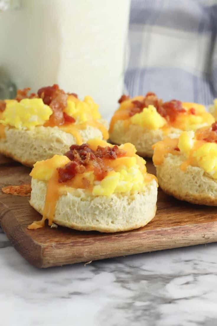 Easy To Make Mini Breakfast Pizzas - Moore or Less Cooking